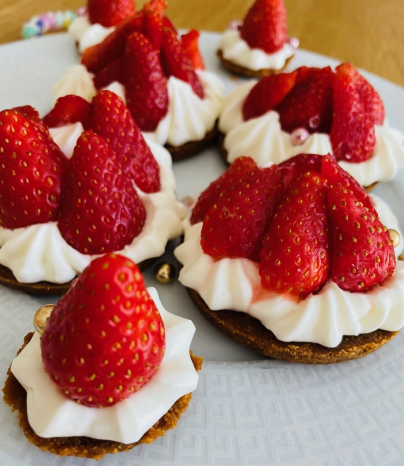 Tartelettes aux fraises sans cuisson base biscuits, recette Sibylle ...